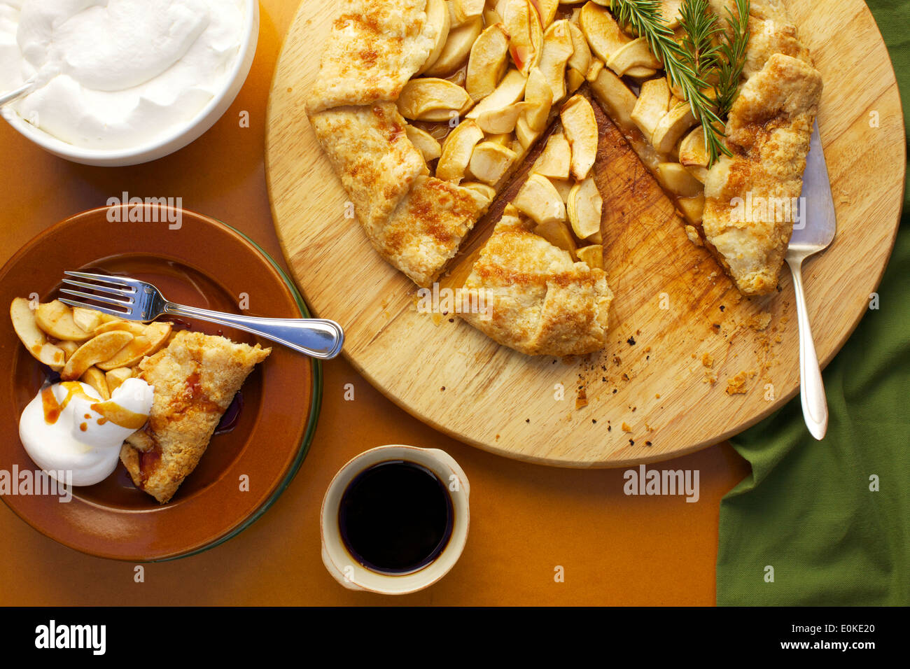 Overhead dessert pie whole slice hi-res stock photography and images ...