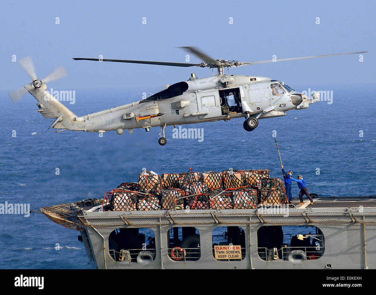 081227-N-1082Z-050 INDIAN OCEAN (Dec. 27, 2008) An SH-60B from ...