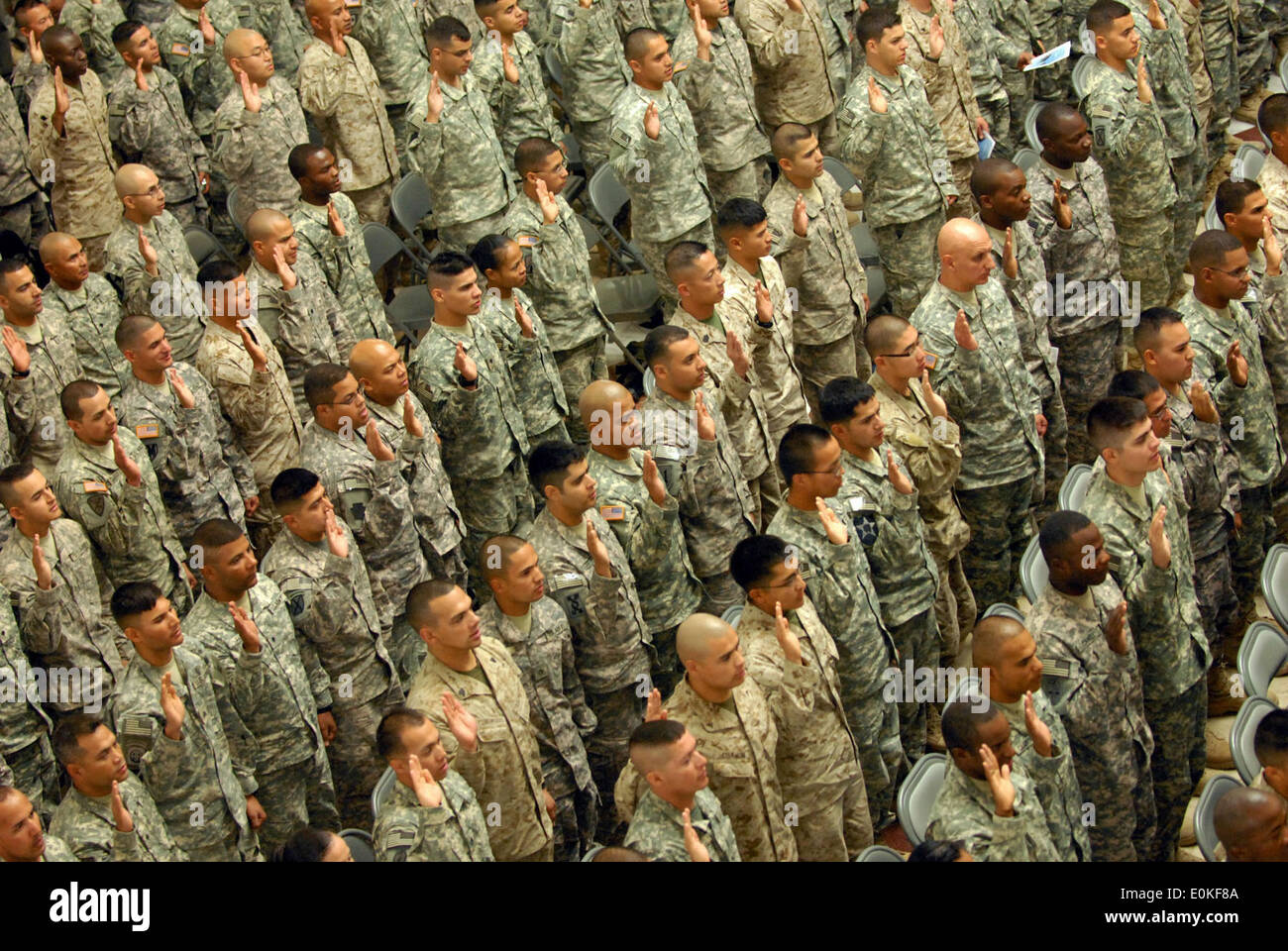Soldiers take oath Stock Photo - Alamy