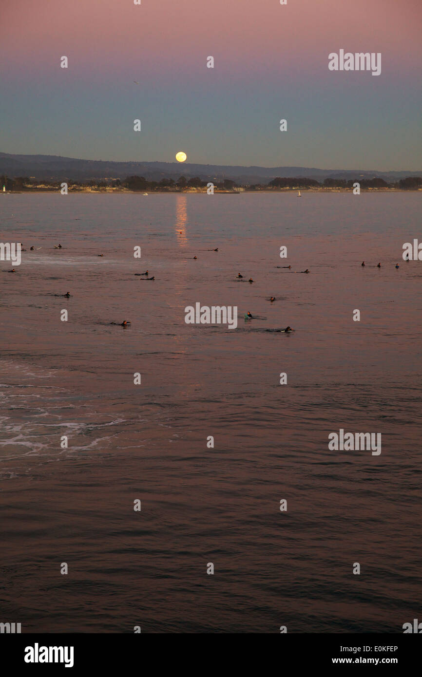 The full moon rises over the Pacific Ocean at Steamers, Santa Cruz ...
