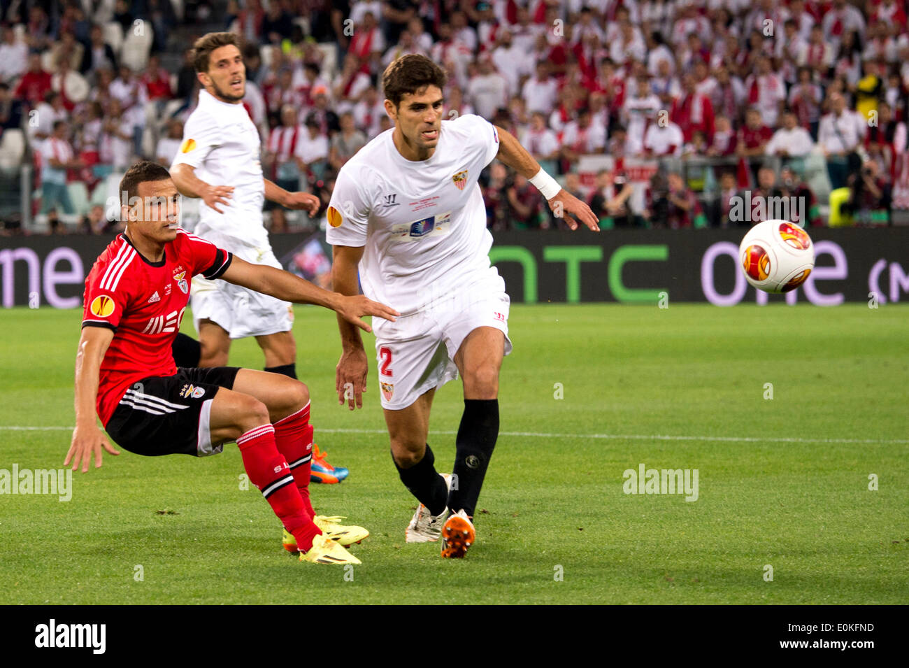 Turin, Italy. 14th May, 2014. Lima (Benfica), Federico Fazio (Sevilla ...