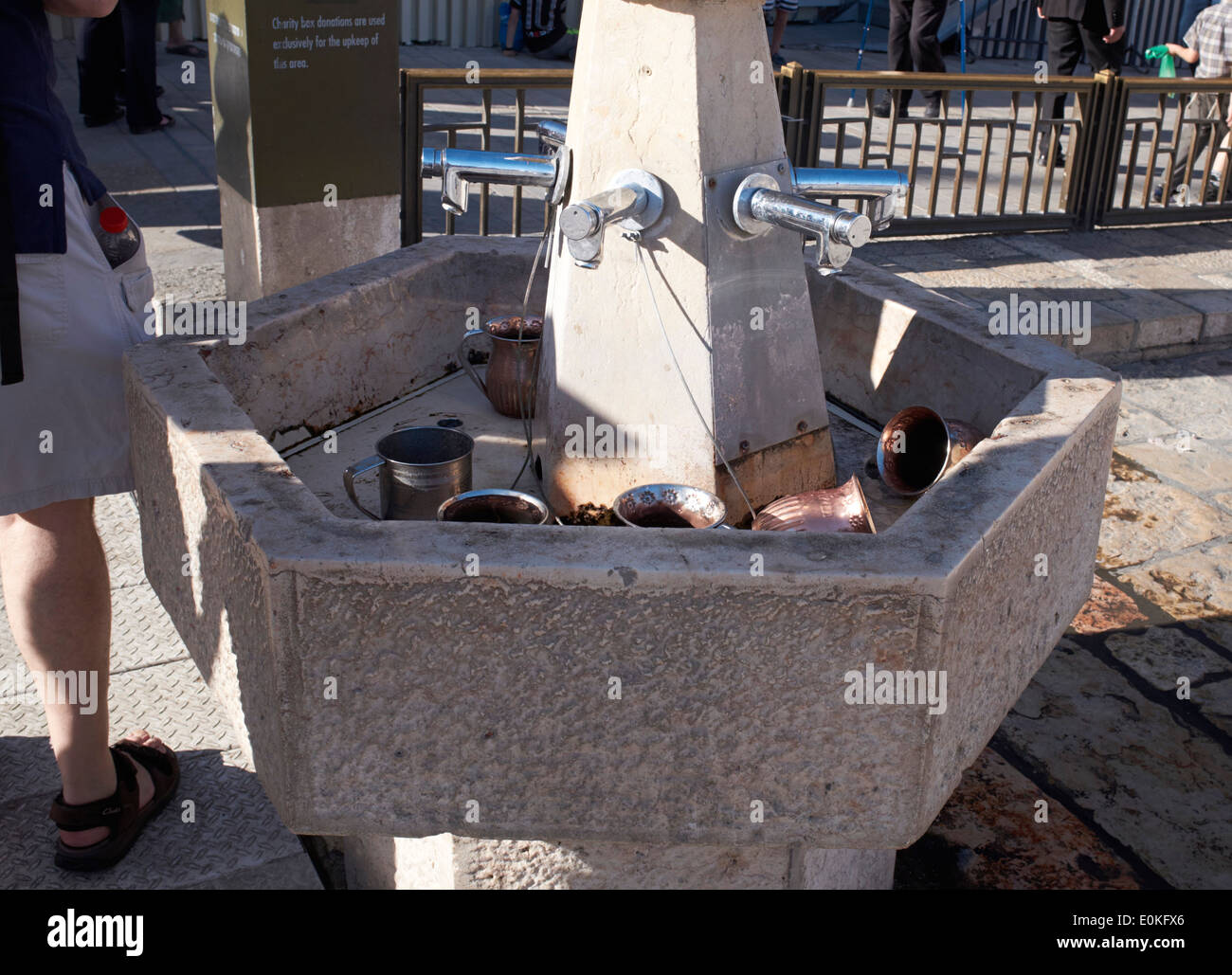 Wash basin hi-res stock photography and images - Alamy
