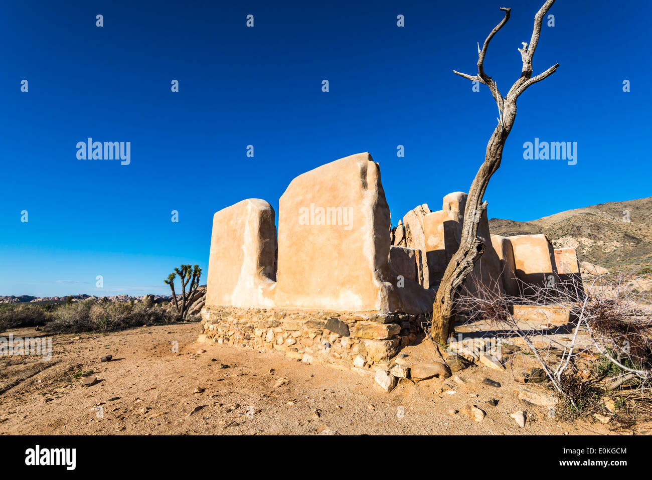 Abandoned ranch house hi-res stock photography and images - Alamy