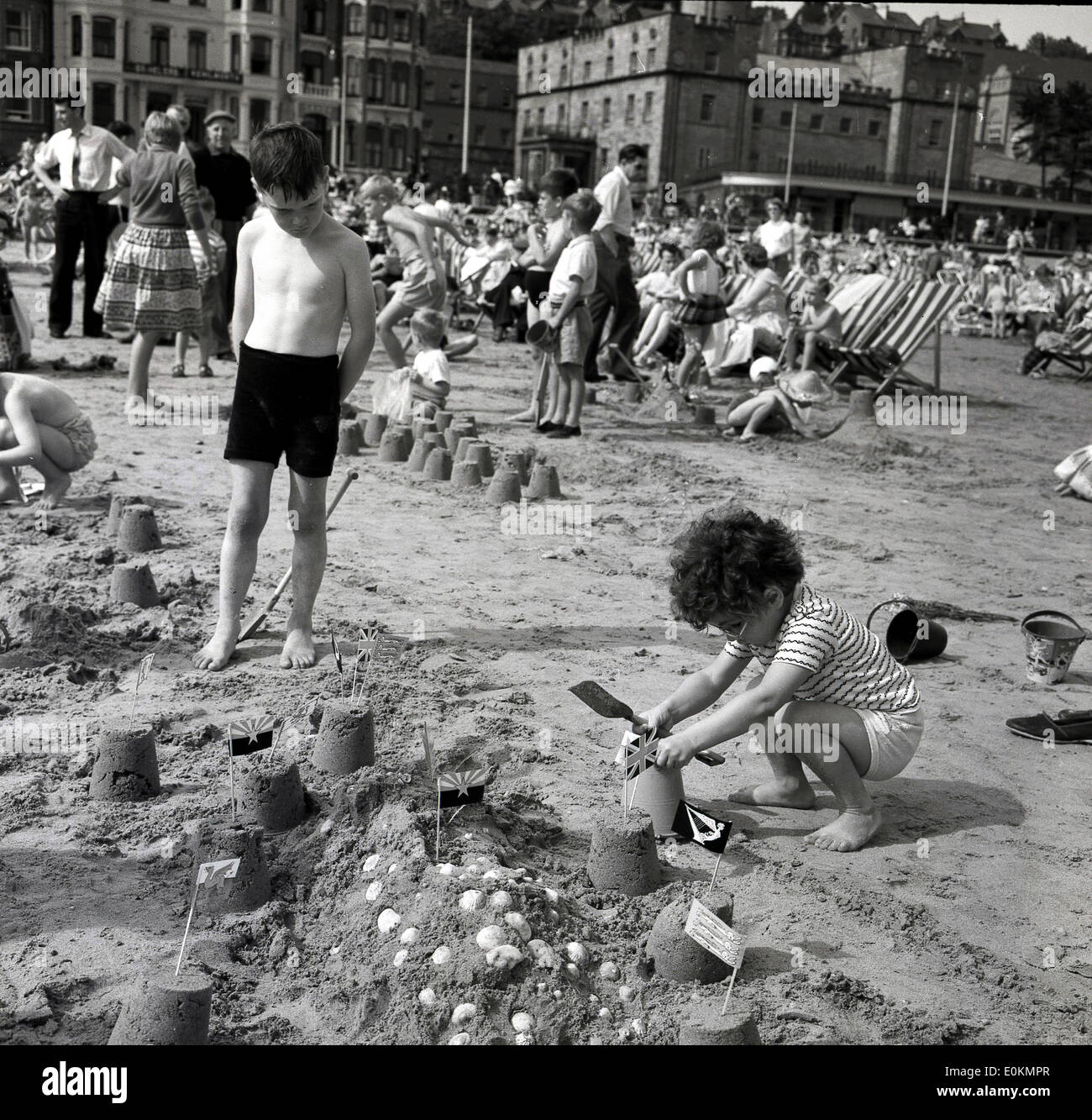 Beach 1950s hi-res stock photography and images - Alamy