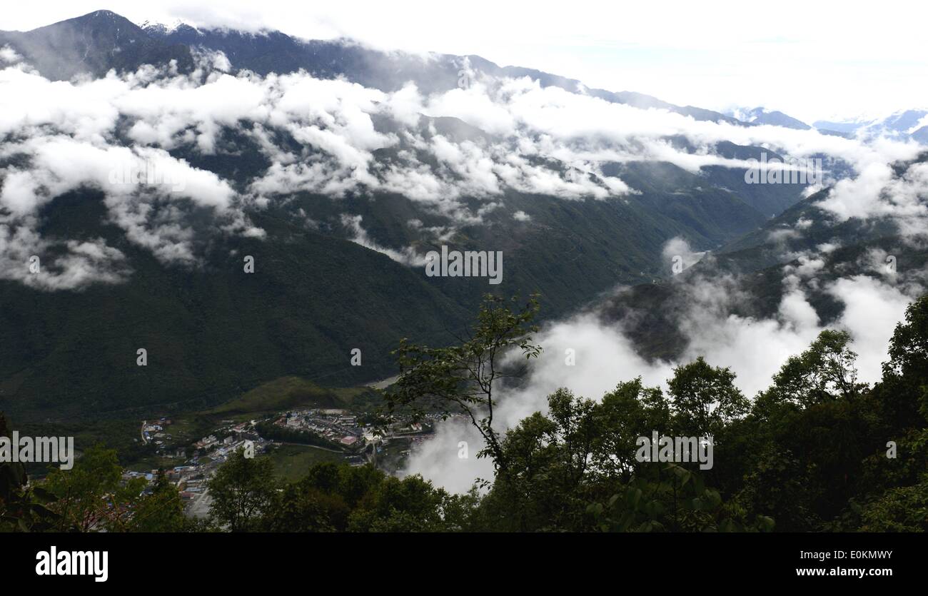 Medog tibet hi-res stock photography and images - Alamy
