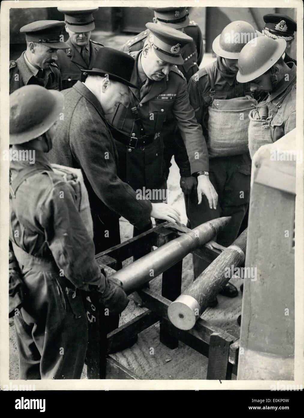 Oct. 10, 1941 - Mr. Churchill Visits A.A. Site. Mr. Winston Churchill ...