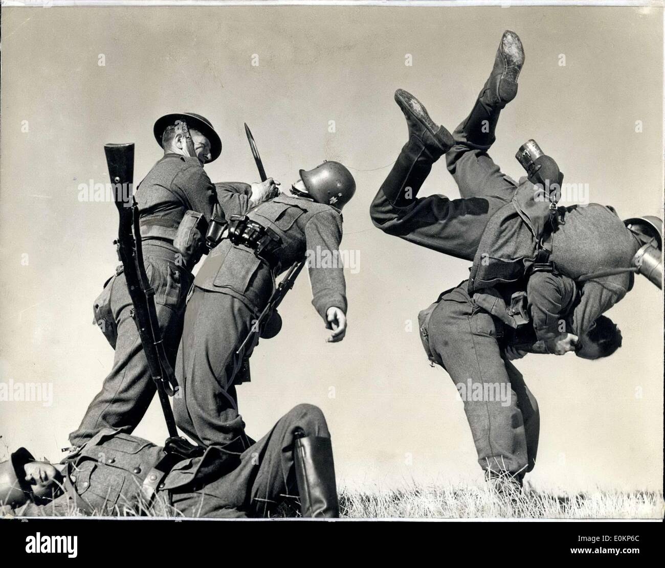 Sep. 26, 1942 - Two Canadian using tactic for fighting at close ...