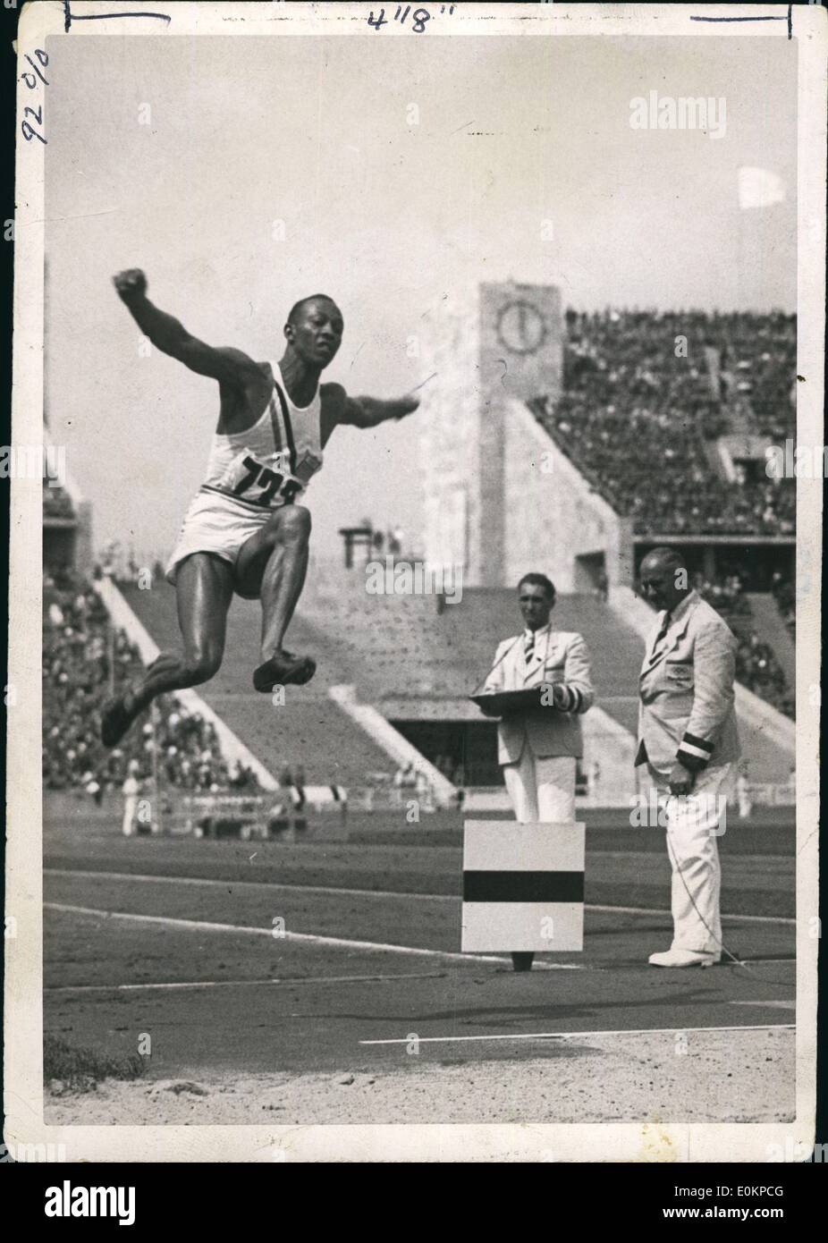 Jesse owens 1936 olympics hi-res stock photography and images - Alamy