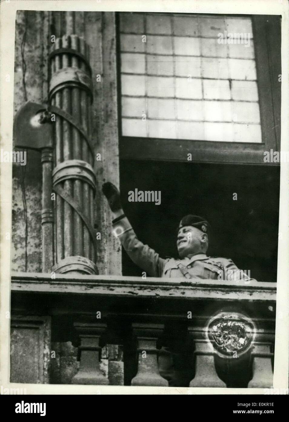 Mar. 25, 1938 - Mussolini on balcony of the Palazzo Venezia Stock Photo ...