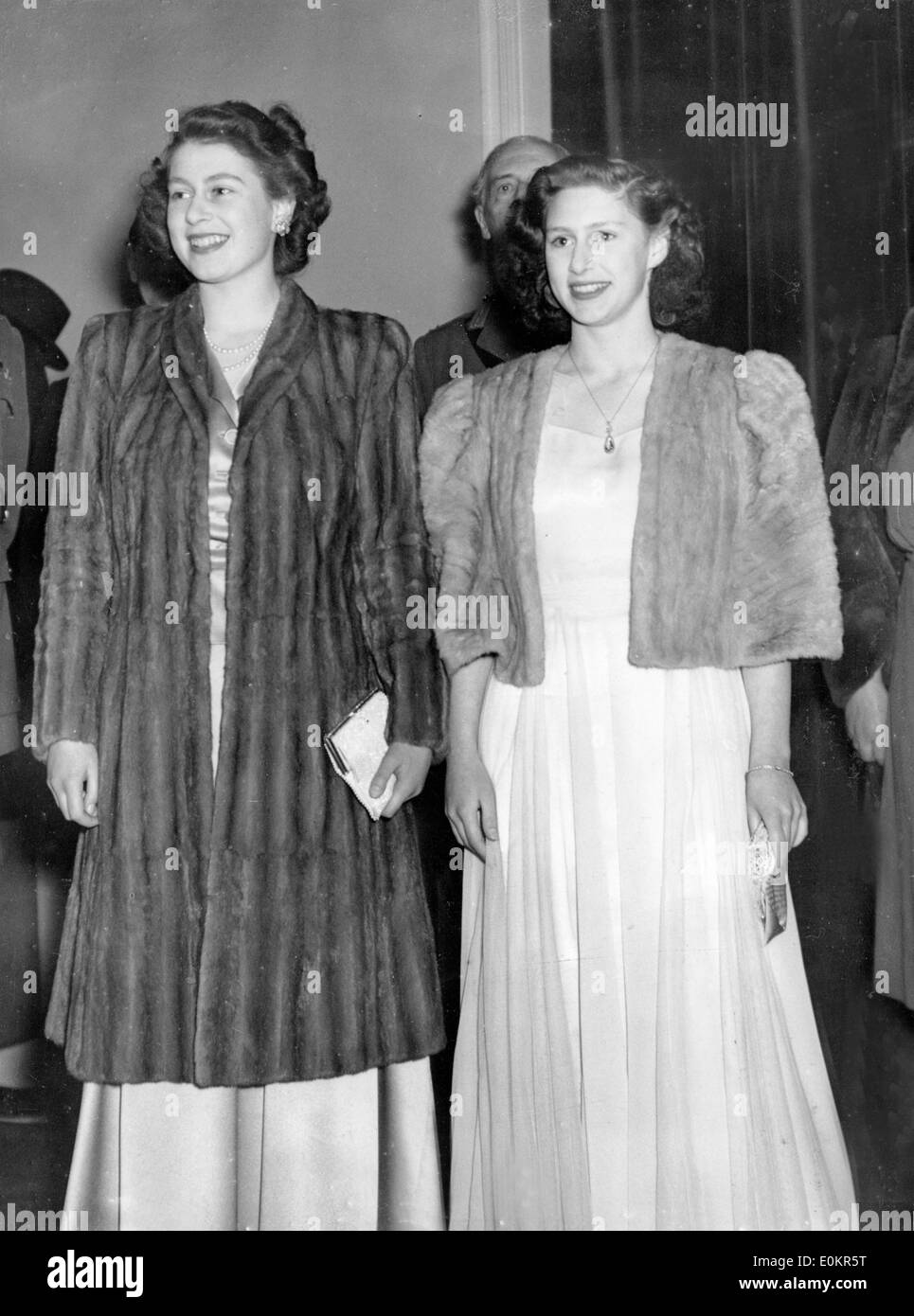 Elizabeth II and Princess Margaret arrive at the theatre Stock Photo ...