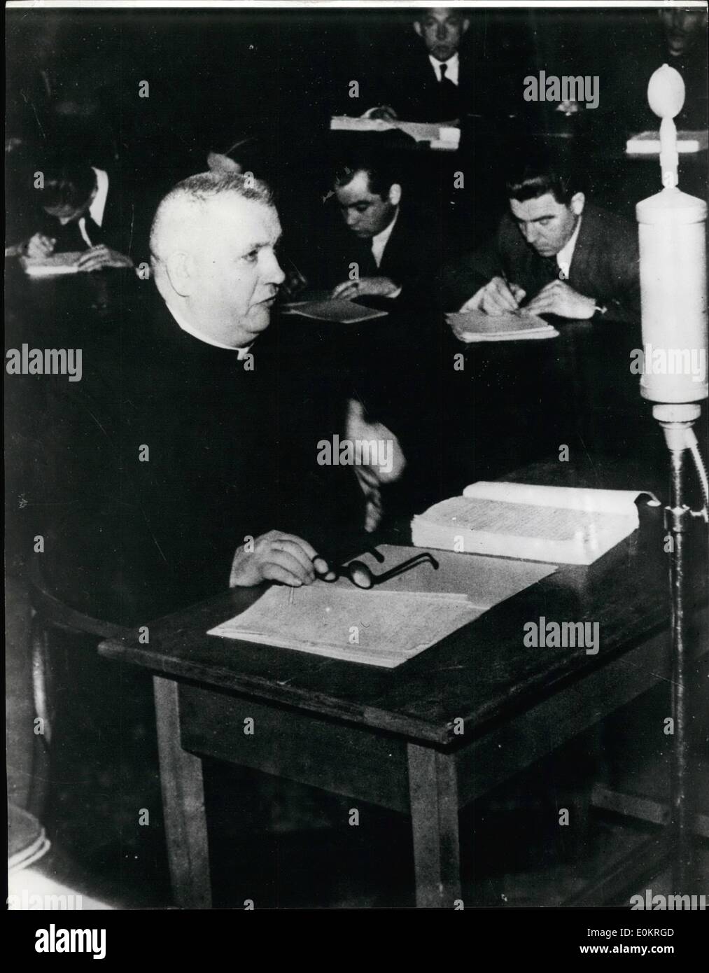 Quisling hi-res stock photography and images - Alamy