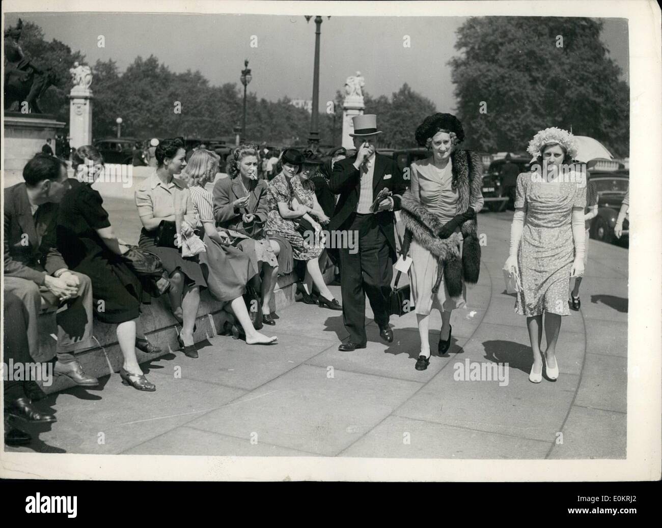 May 05, 1947 - Presentation Garden Party. hoto Shows: Women spectators ...