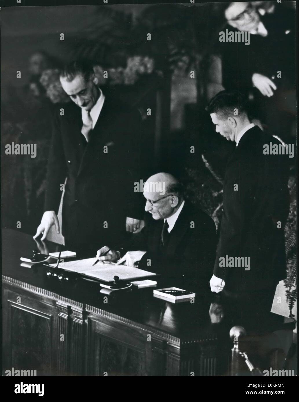 Apr. 04, 1949 - Robert Schumann signs the North American Treaty for ...