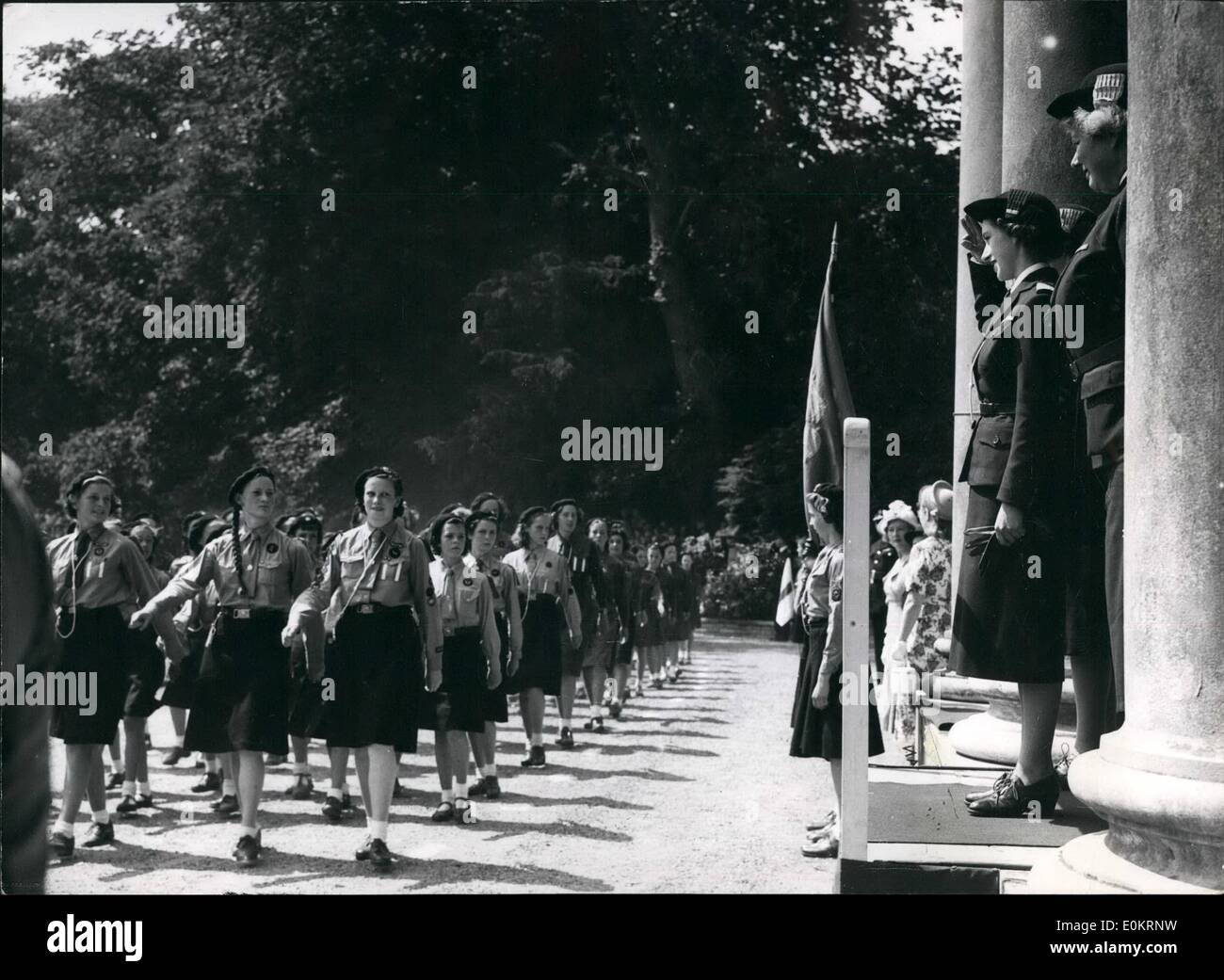 Girl guide salute hi-res stock photography and images - Alamy