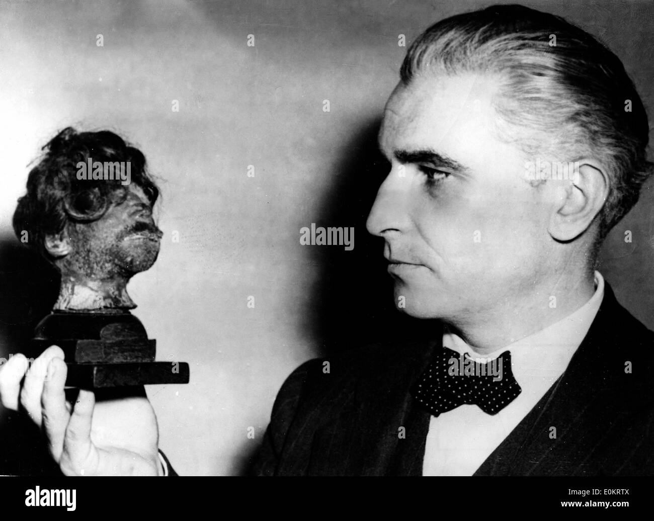 Thomas Dodd holding human shrunken head Stock Photo - Alamy