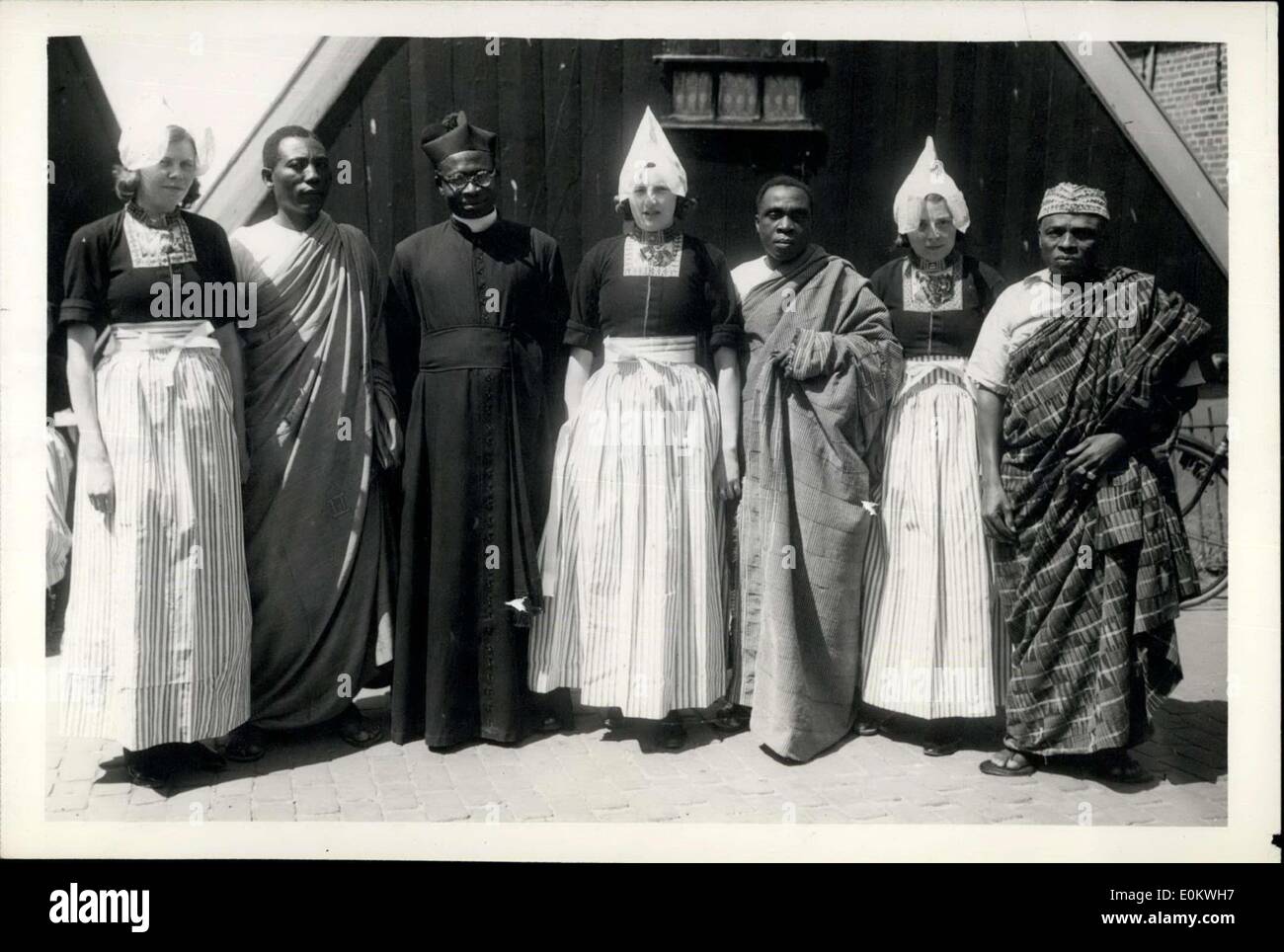 Priests in white hi-res stock photography and images - Alamy