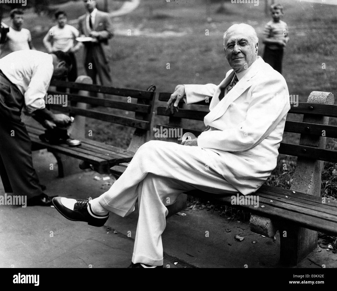 Bench of the government hi-res stock photography and images - Alamy