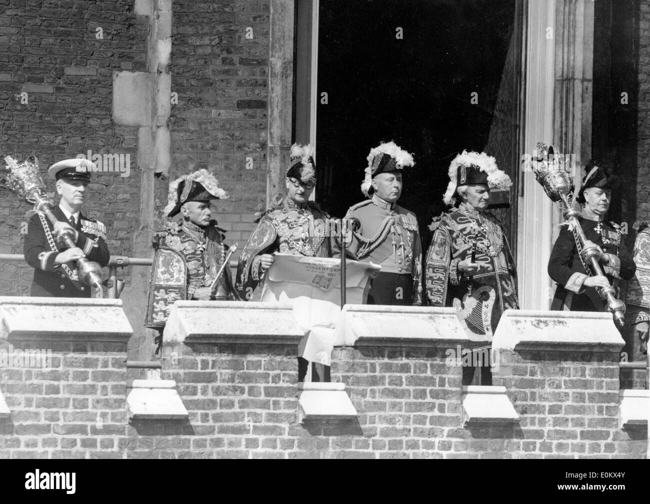 Sir George Rothe Bellew reading the Queen's proclamation Stock Photo ...