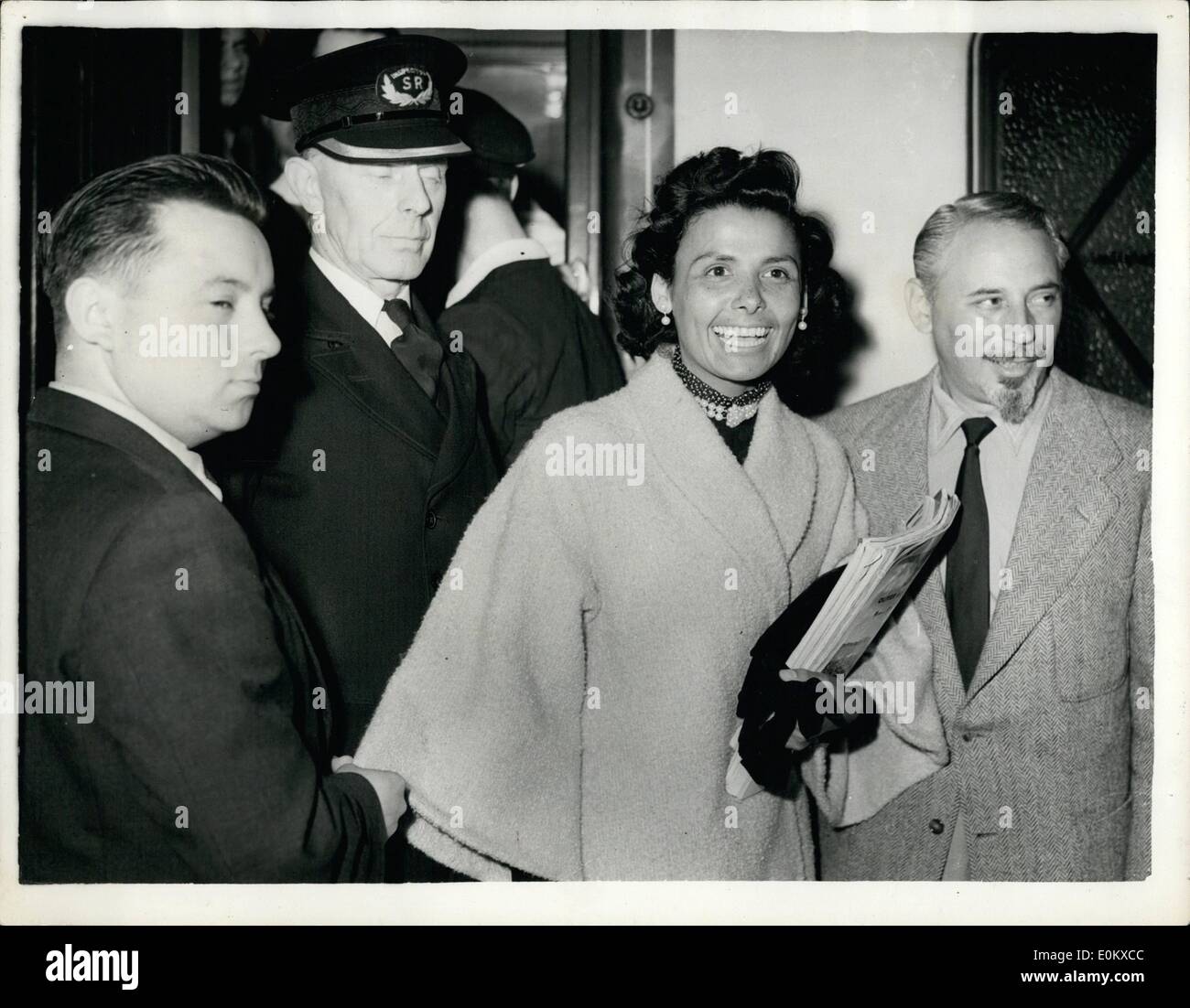 May 05, 1952 - Lena Horne arrives in London; Photo Shows Lena Horne the ...