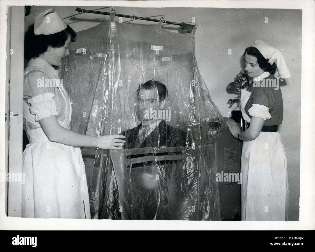 Oxygen tent hi-res stock photography and images - Alamy