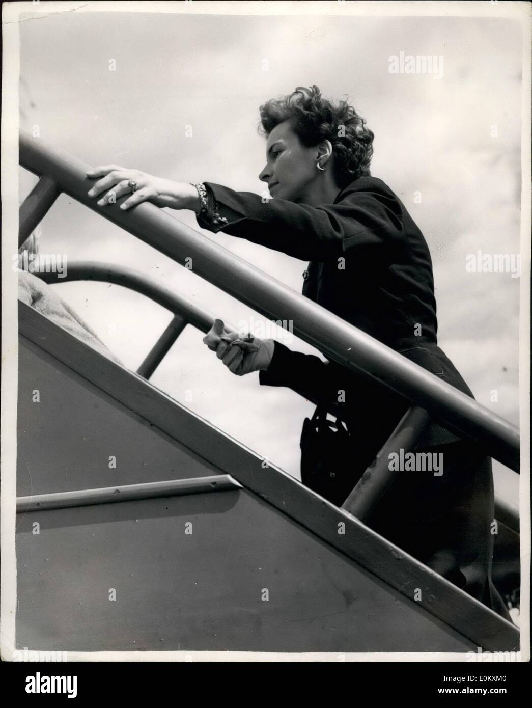 Jul. 07, 1952 - Maclean's wife leaves for France: Mrs. Donald Maclean ...