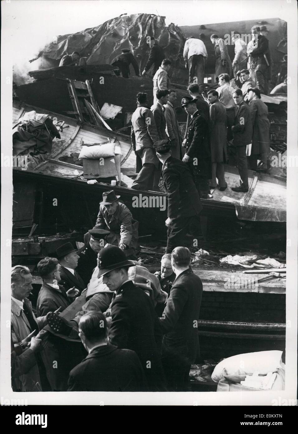 Harrow and wealdstone train crash 1952 hi-res stock photography and ...