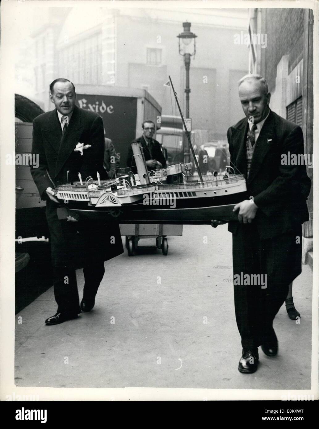 Oct. 10, 1952 - Preparing For The Model Engineer Exhibition In London ...