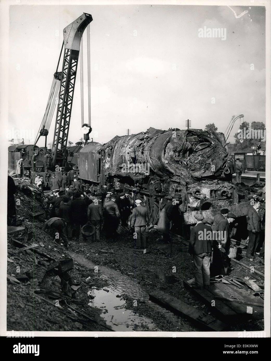 Harrow and wealdstone train crash 1952 hi-res stock photography and ...