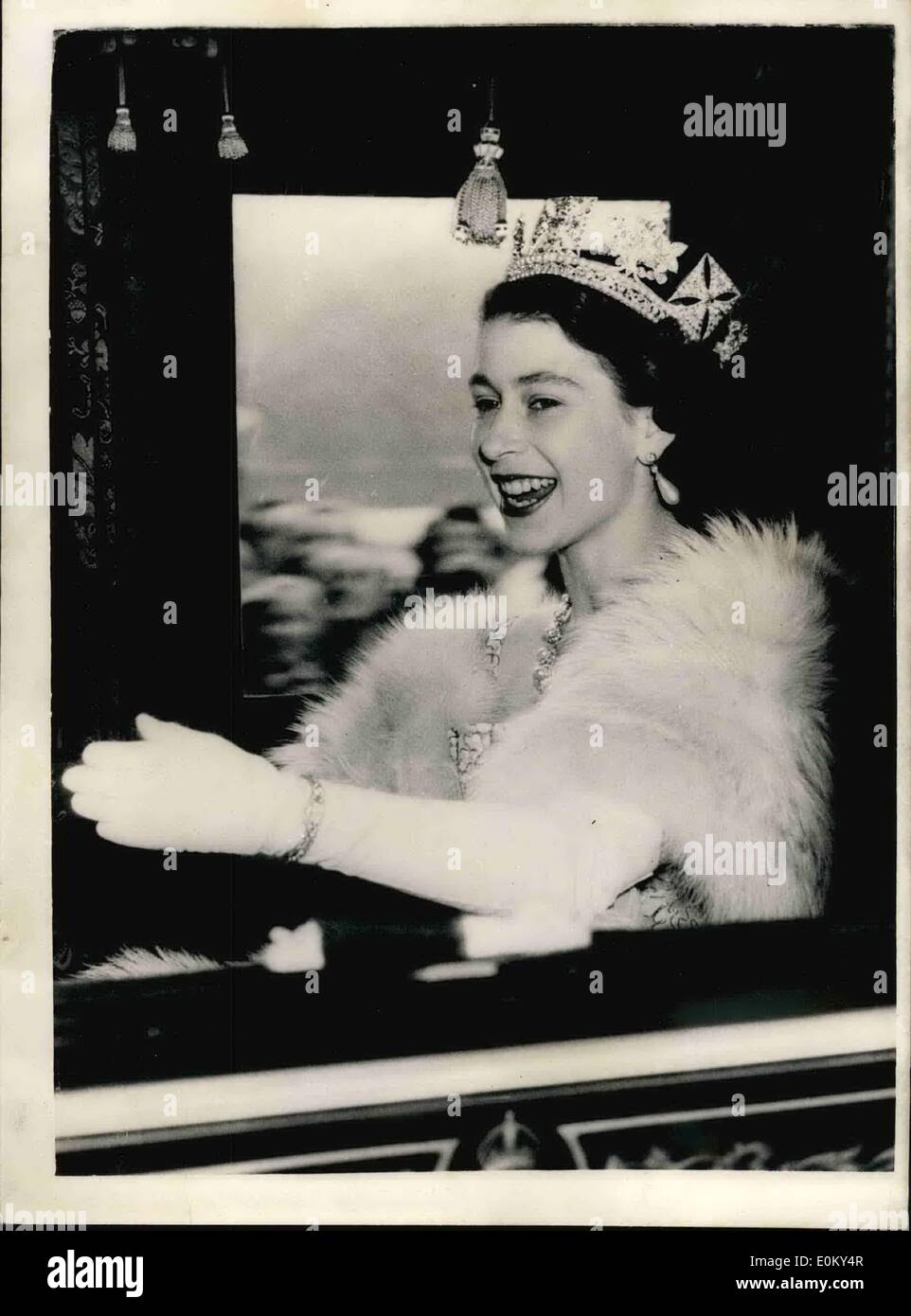 Queen state opening of parliament 1952 hi-res stock photography and ...