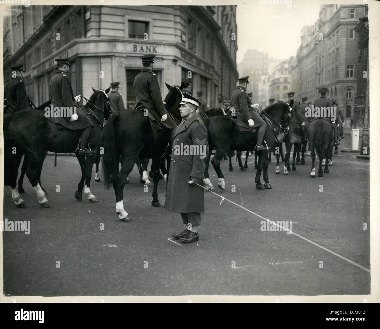 How long is a piece of string hi-res stock photography and images - Alamy