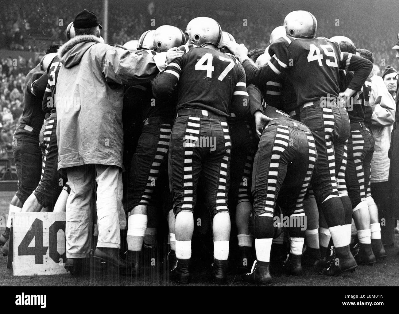 Air force football team hi-res stock photography and images - Alamy
