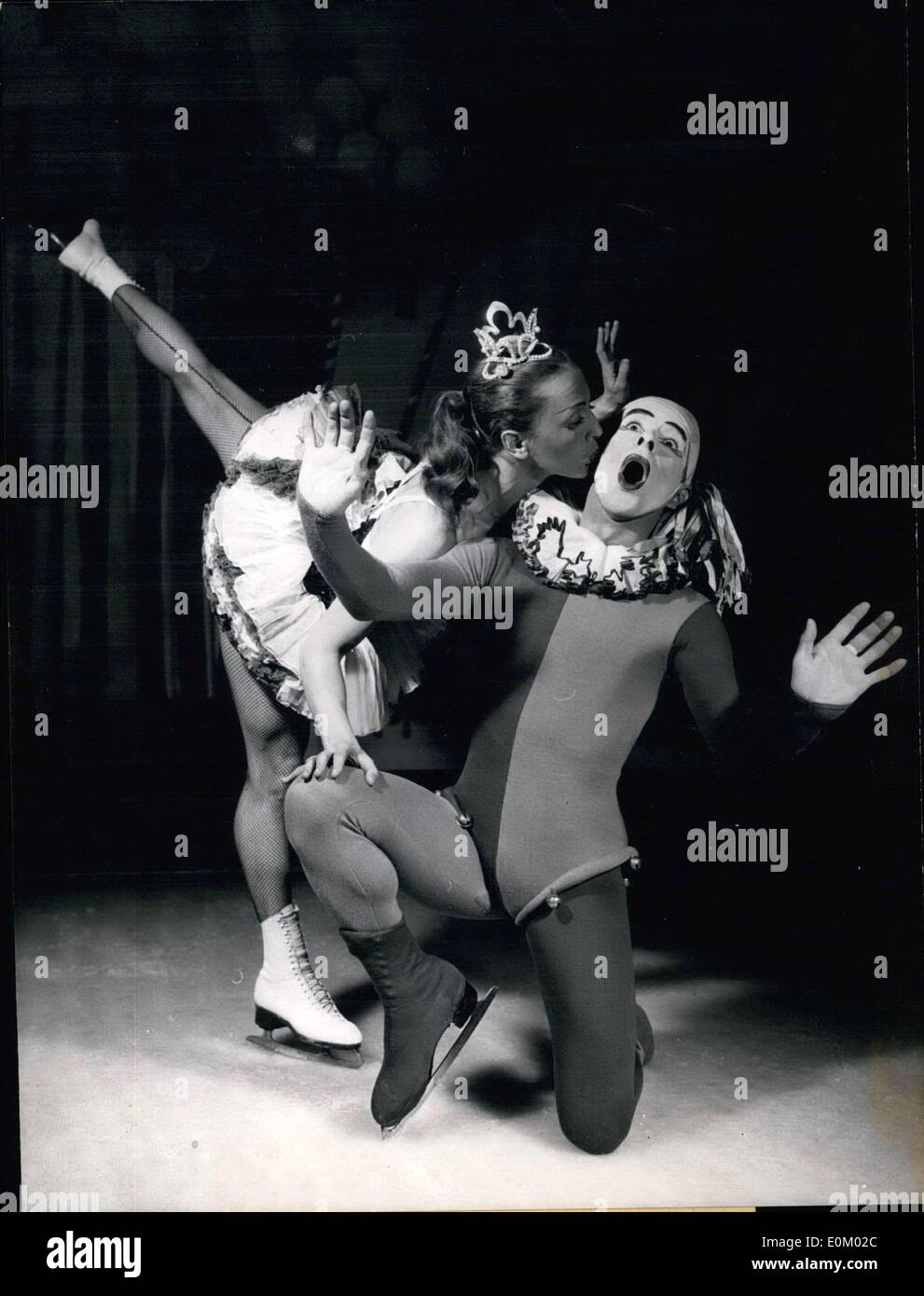 Historic ice skating scene hi-res stock photography and images - Alamy