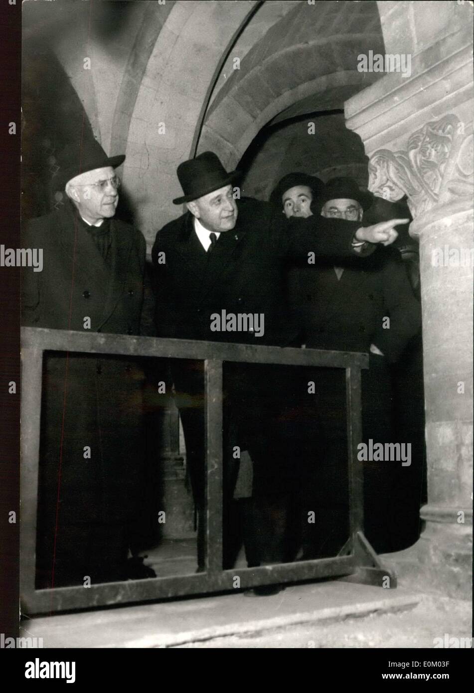 M cornu left hi-res stock photography and images - Alamy