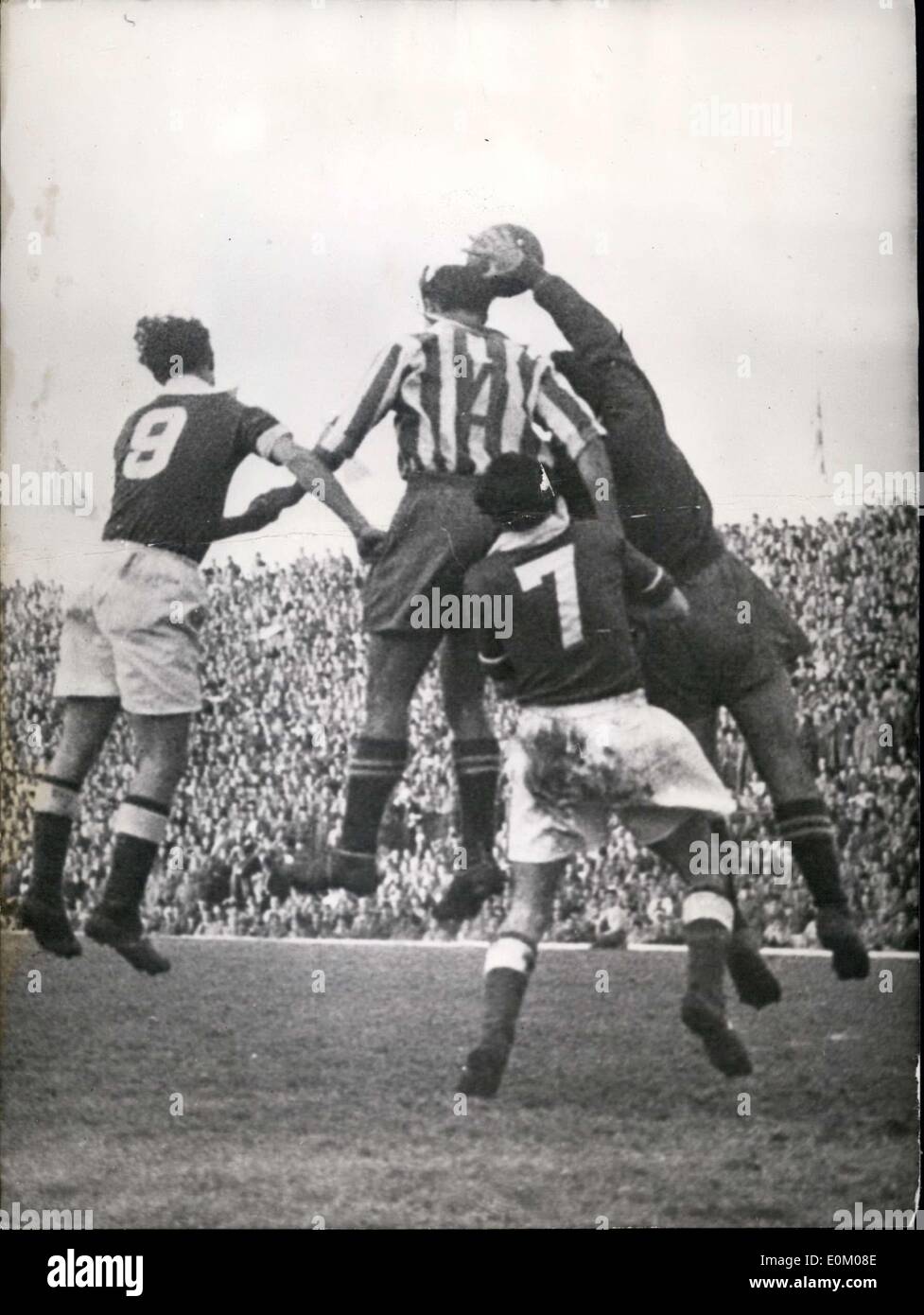 7 dec 1952 hi-res stock photography and images - Alamy