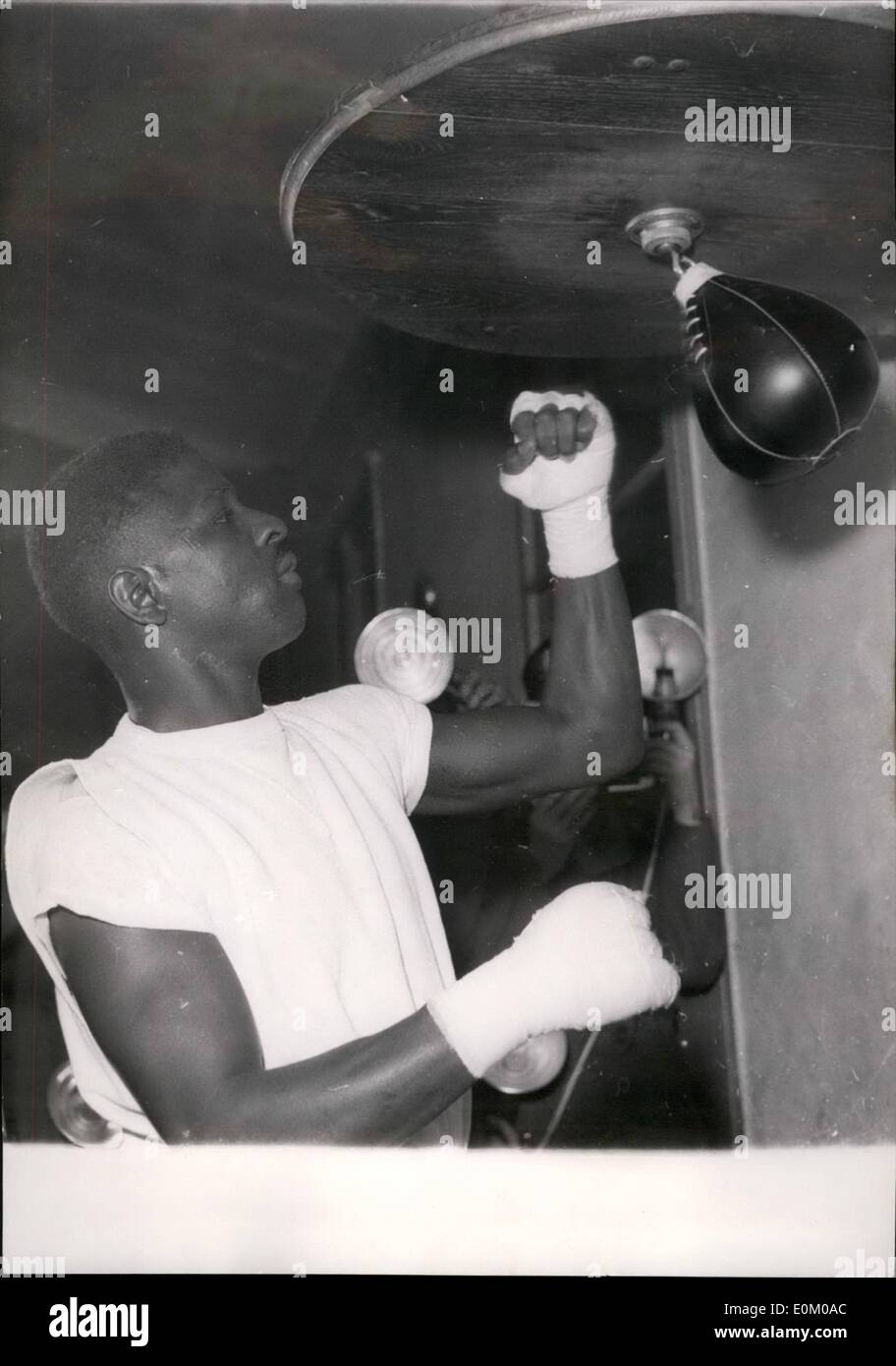 Jan. 01, 1953 - Percy Basset Versus Ray Famechon in Paris. The black ...