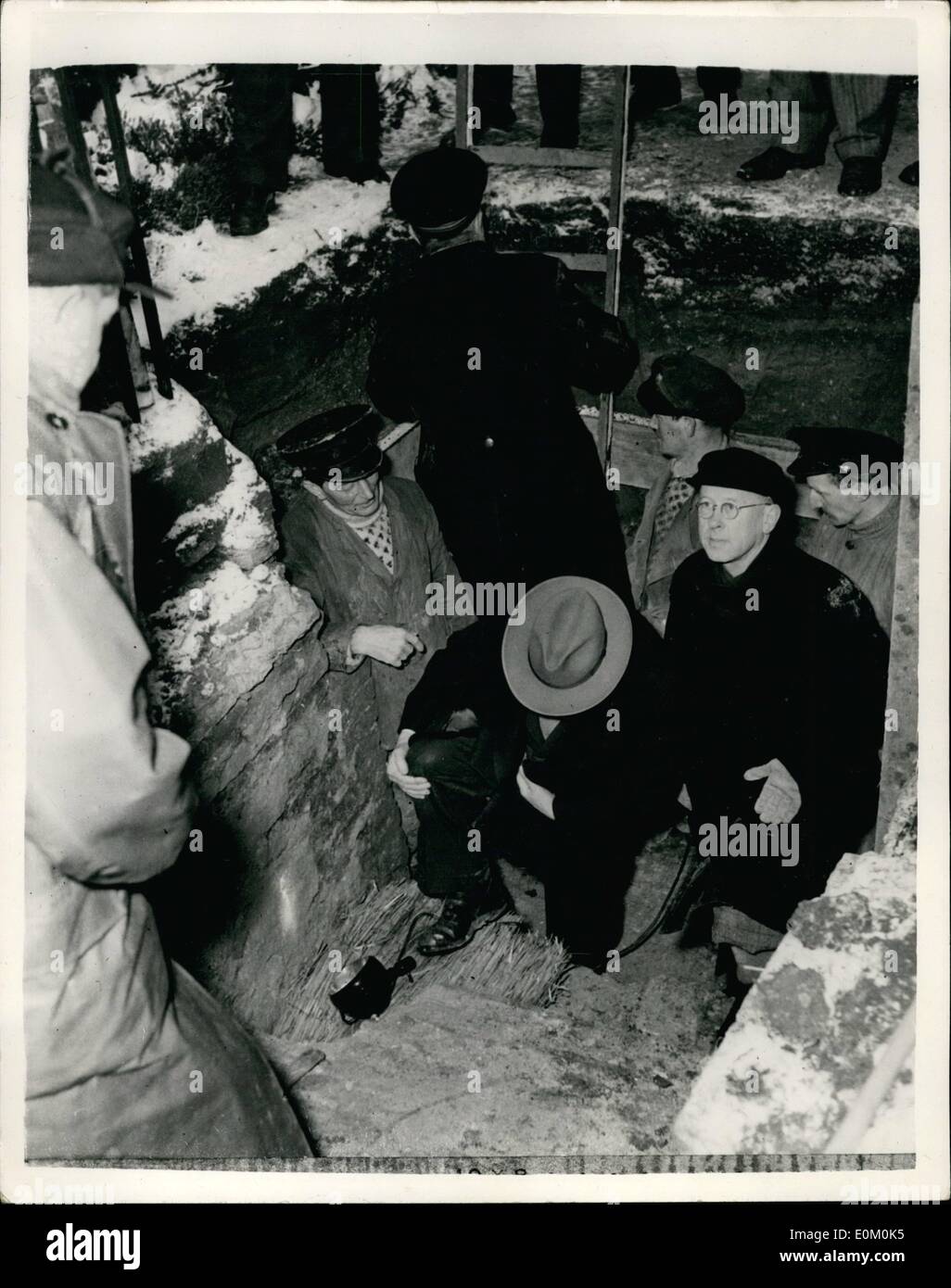 Girl in widow black hi-res stock photography and images - Alamy