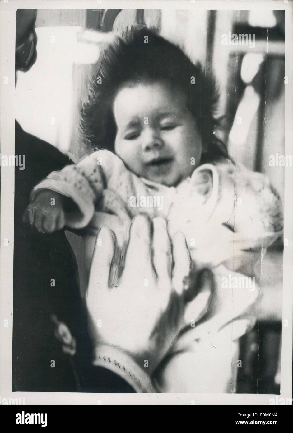 Dead bodies wrapped in white hi-res stock photography and images - Alamy