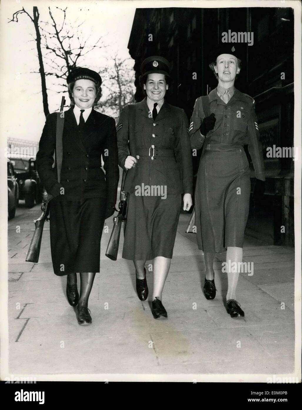 Womens inter service rifle shooting match hi-res stock photography and ...