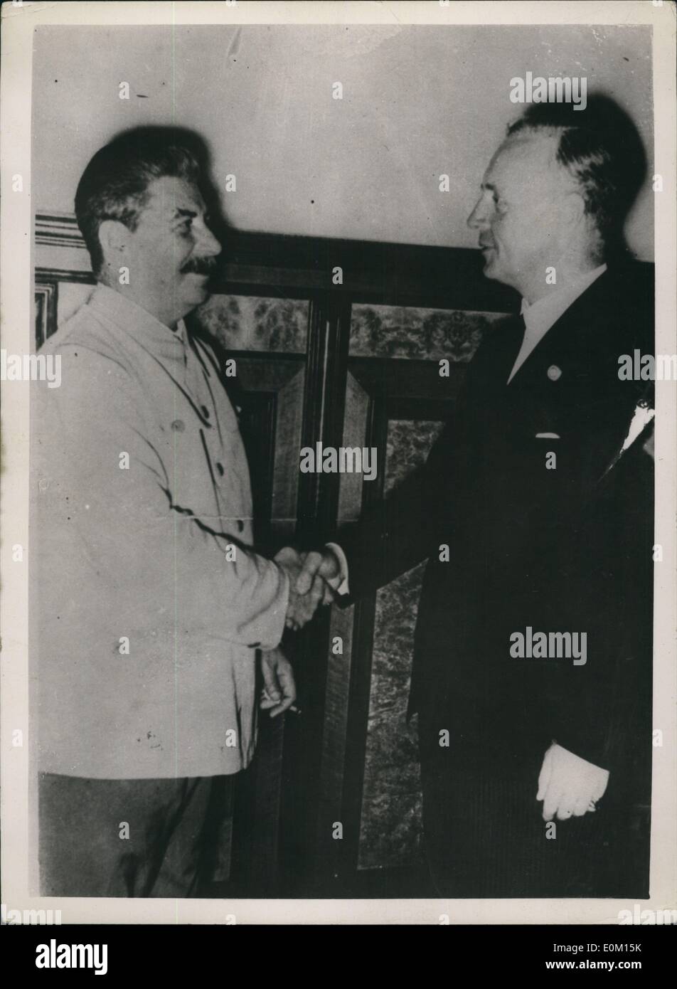 Mar. 03, 1953 - Marshal Stalin shakes hands with Ribbentrop. Photo ...