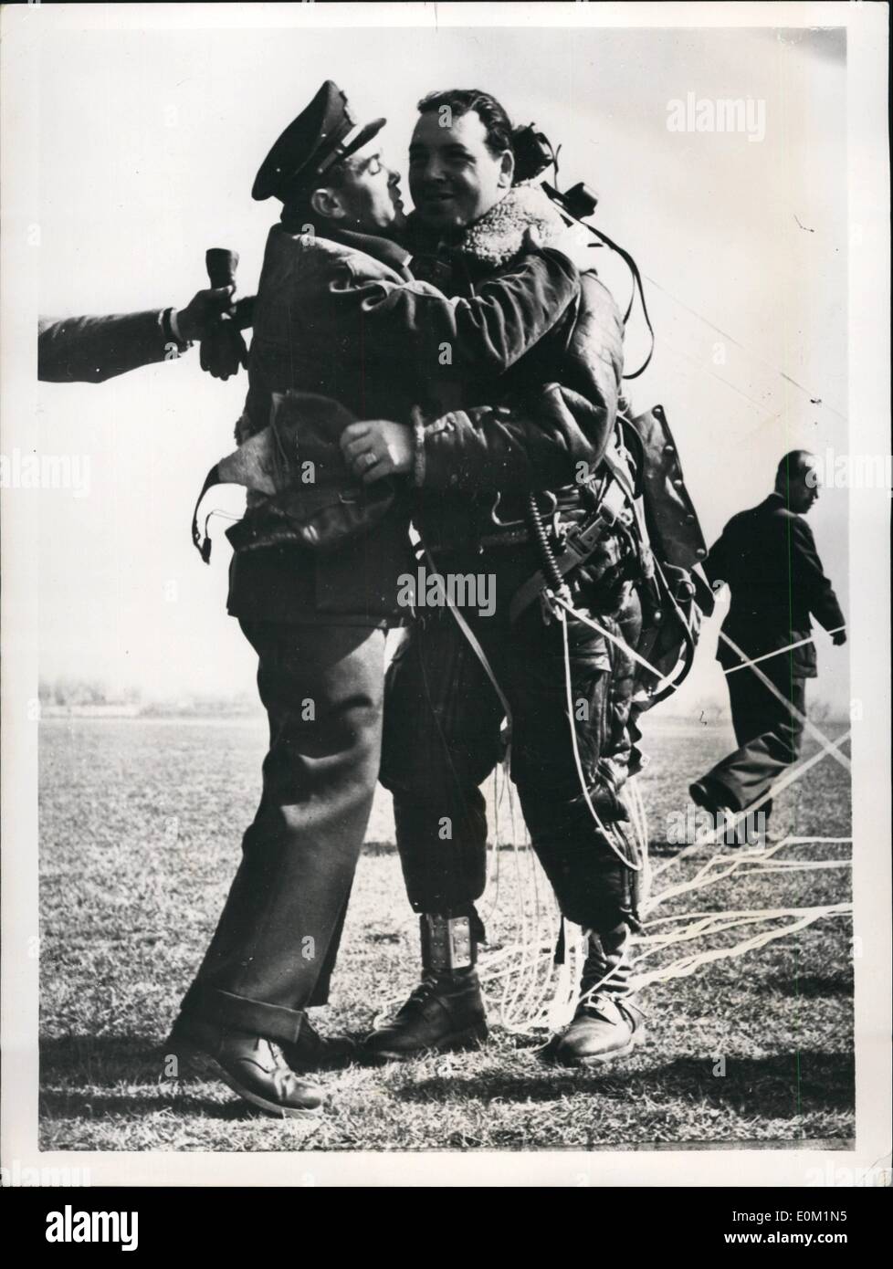 Ripcord parachute hi-res stock photography and images - Alamy