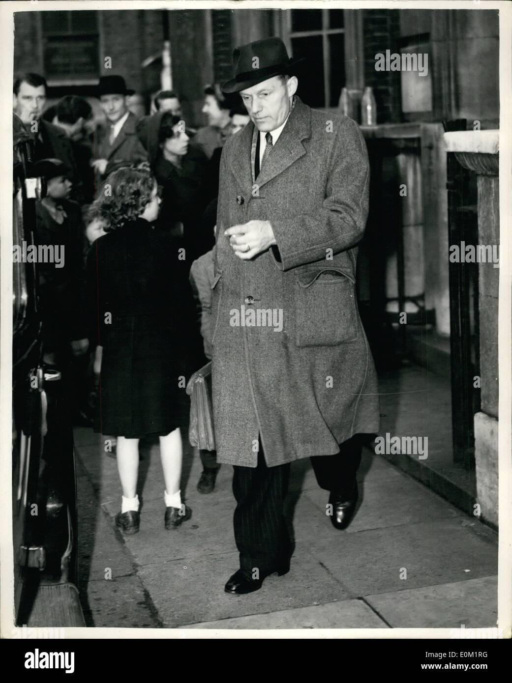 Apr. 04, 1953 - John Christie Appears at West London Police Court. Det ...