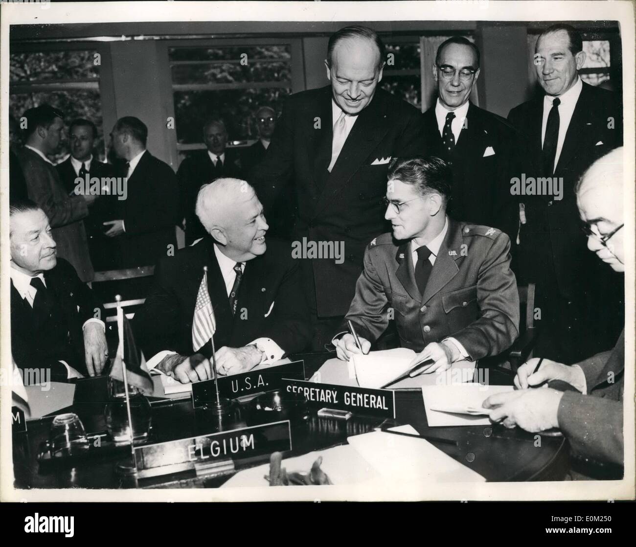 Contracts and orders hi-res stock photography and images - Alamy