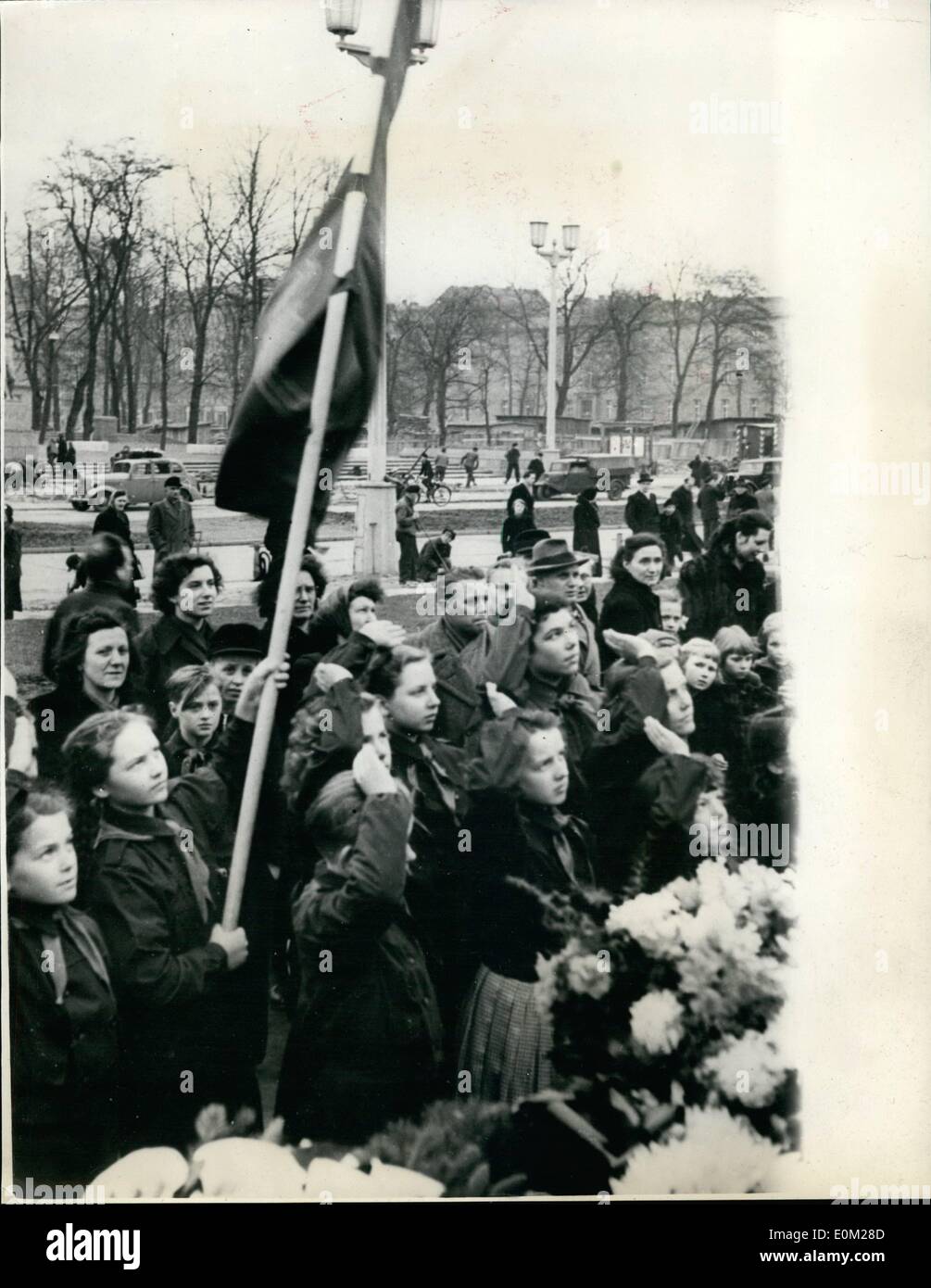 Mourning death stalin in berlin hi-res stock photography and images - Alamy