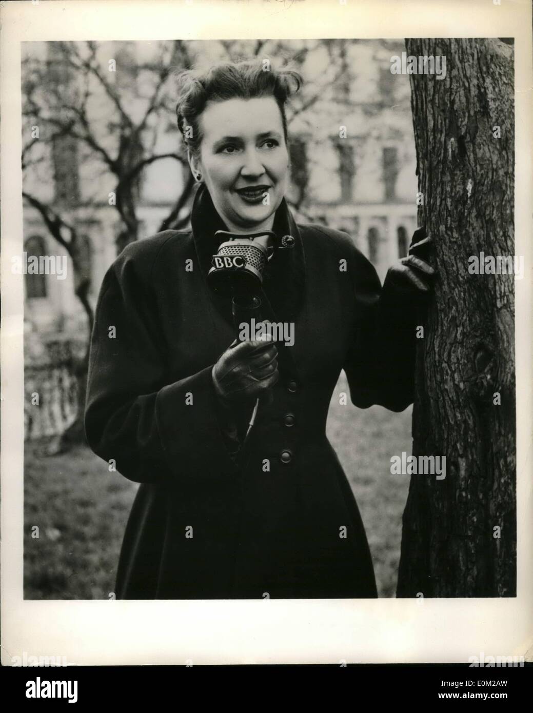 People leave westminster palace hi-res stock photography and images - Alamy