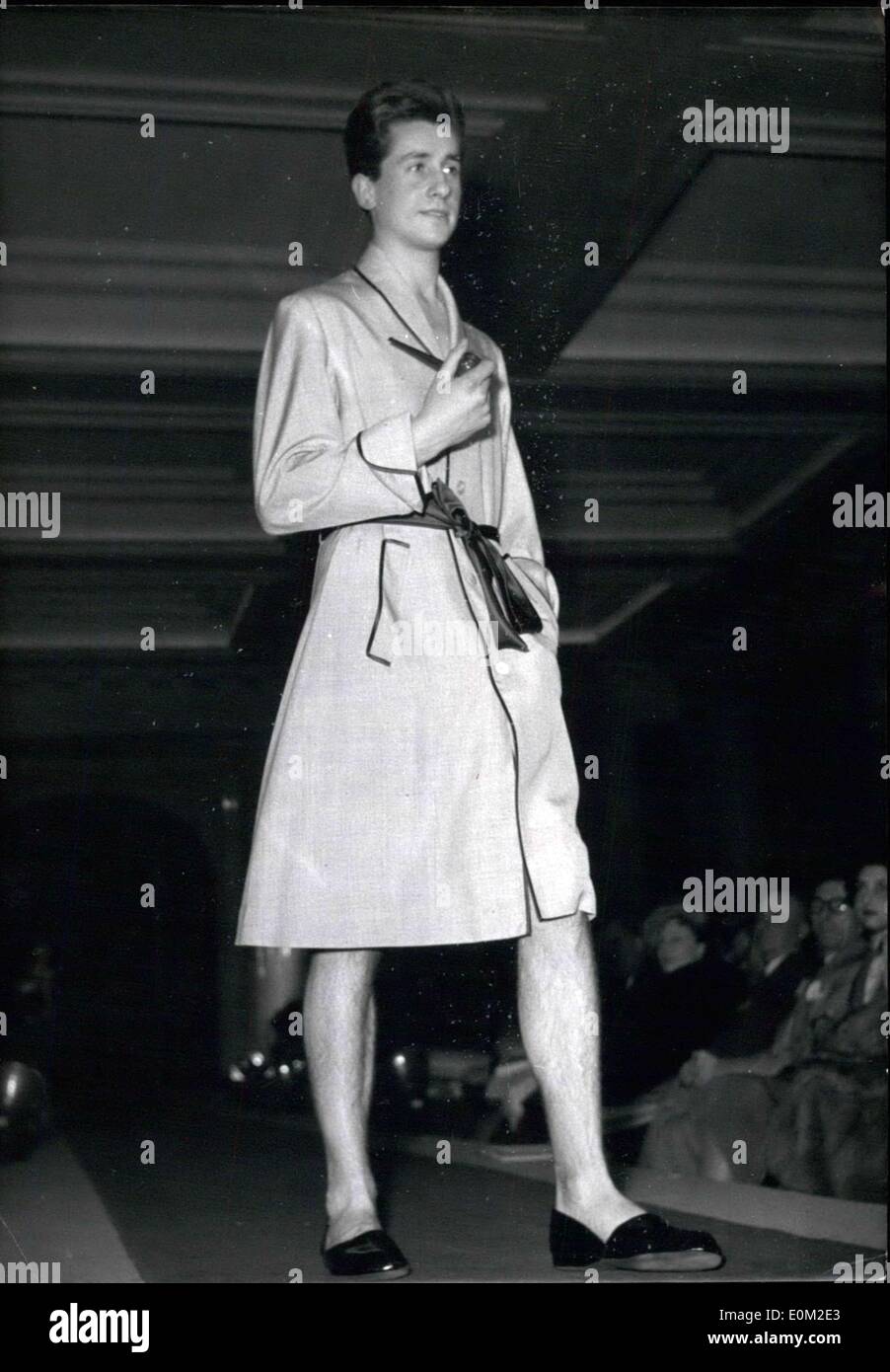 Paris male model hi-res stock photography and images - Alamy