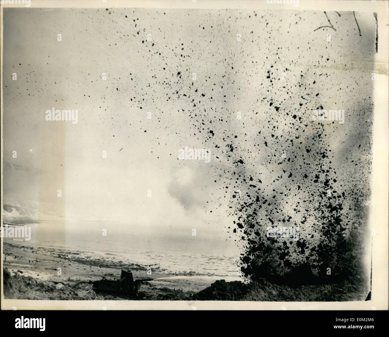 Apr. 04, 1953 - High Power Water Jets Used To Clear War-Time Anti ...