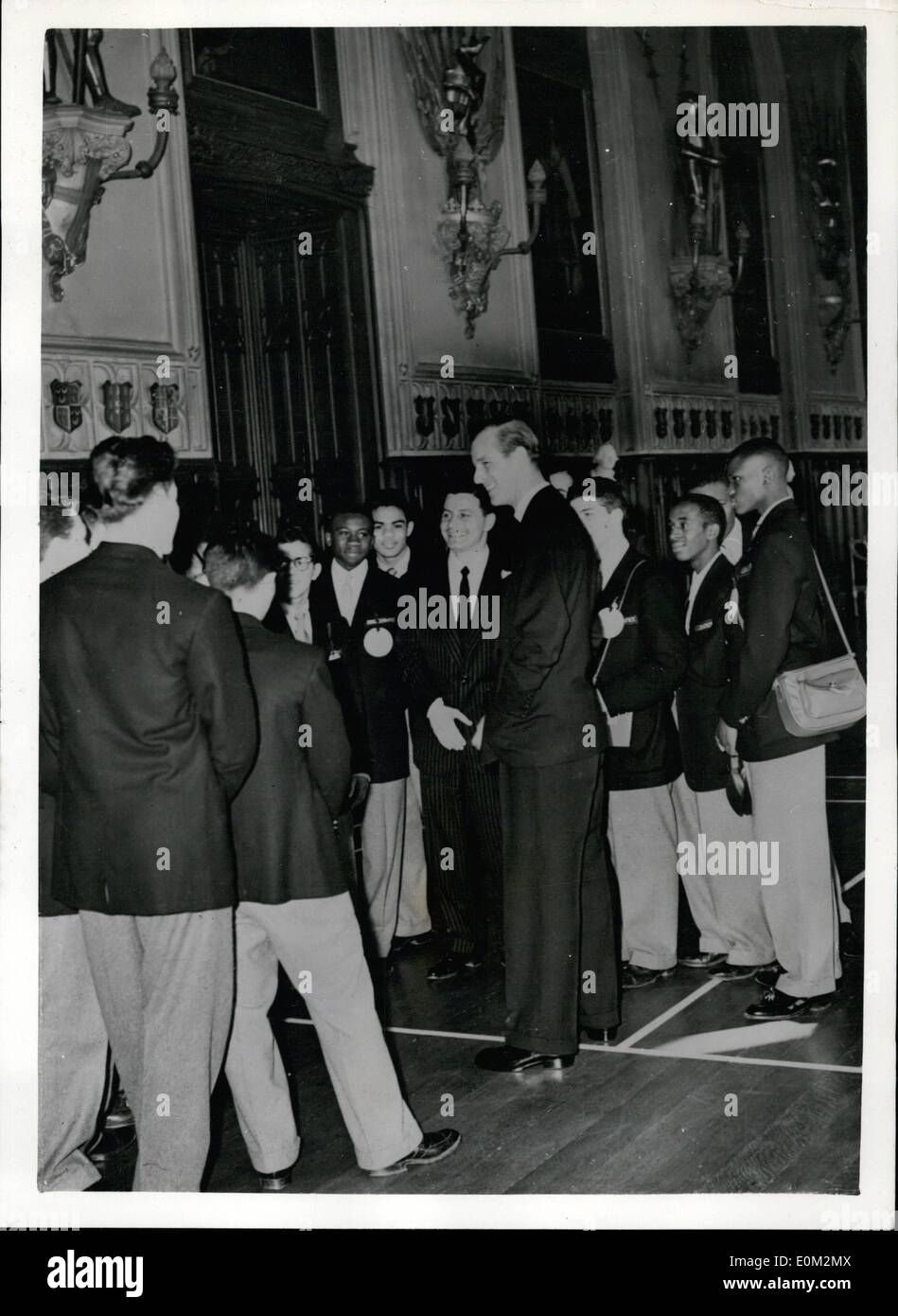 Apr. 07, 1953 - 7-4-53 American boy boxers meet the Duke of Edinburgh ...