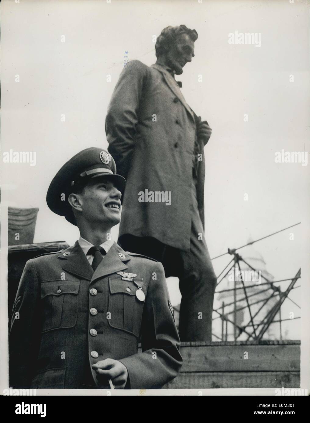 Apr. 16, 1953 - American George Medal Hero In London: Photo shows U.S ...