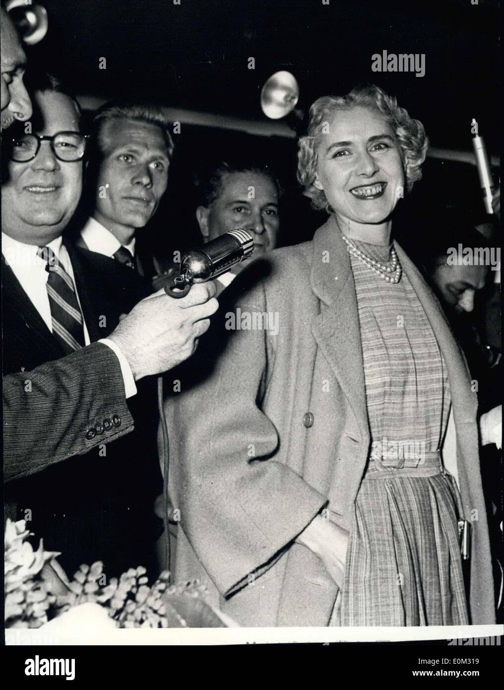 Apr. 22, 1953 - American Ambassador to Italy Clare Booth Luce Stock ...