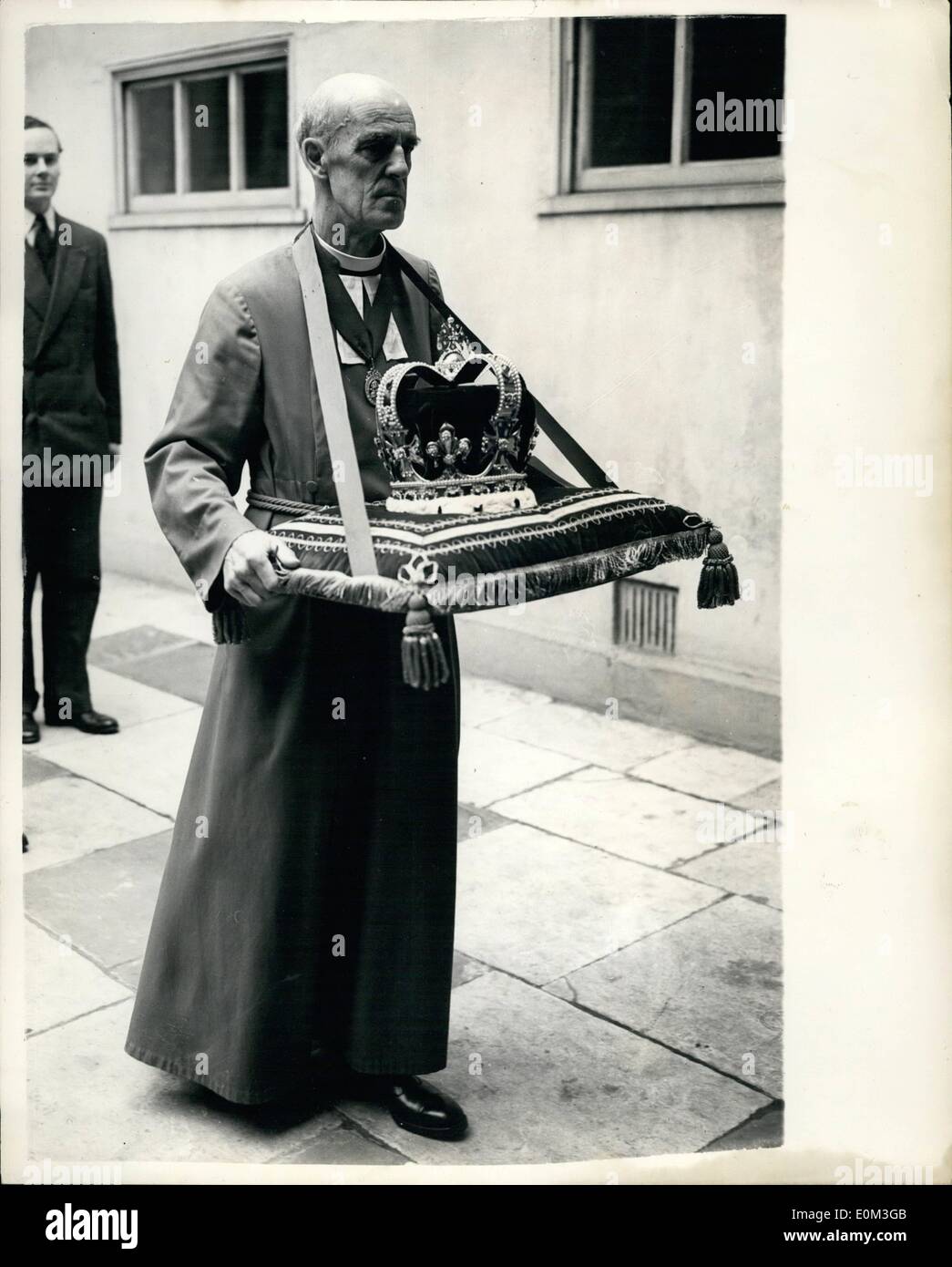 May 05, 1953 - Regalia Procession at the Abbey. Church dignitaries ...